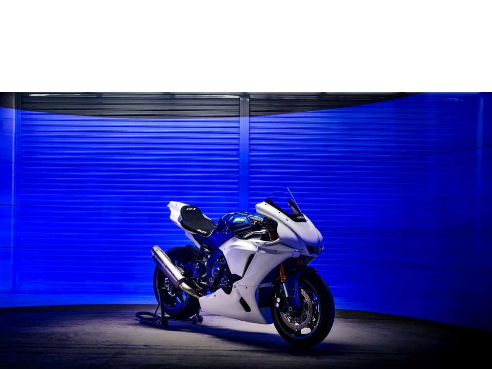 Купить Мотоцикл YAMAHA R1 GYTR (Blue - White) 2024 по цене дилера в Москве