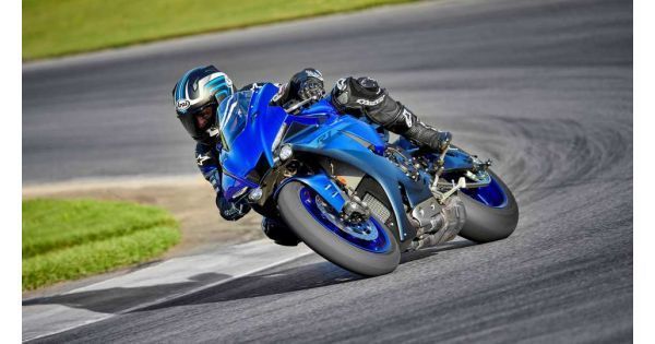 Купить Мотоцикл YAMAHA R1 (Midnight Black) 2024 - цена 2990000 ₽ в Москве