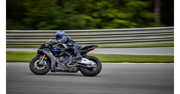 Купить Мотоцикл YAMAHA R1 (Icon Blue) 2024 - цена 2899000 ₽ в Москве